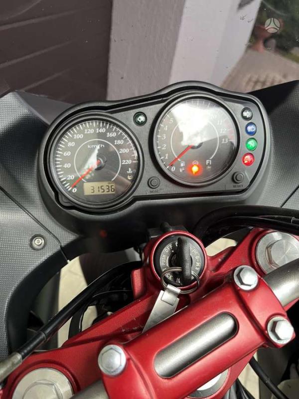 Melns Kawasaki ER 2006 Alīta, ar dzinēja tilpumu 0.65 L un nobraukumu 32 tūkst. km par 2600 €, foto 5 vietnē AUTOMOTO.COM.LV