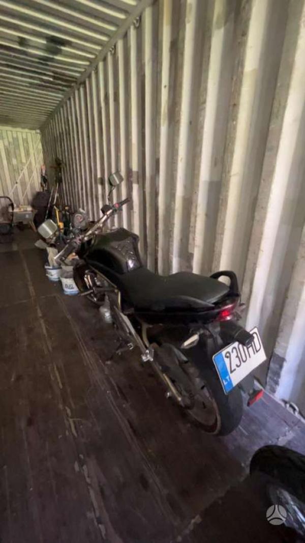 Black Kawasaki ER 2006 in Utena, with an engine capacity of 0.65 L and mileage of 40 thousand km for 2500 €, photo 6 on AUTOMOTO.COM.LV