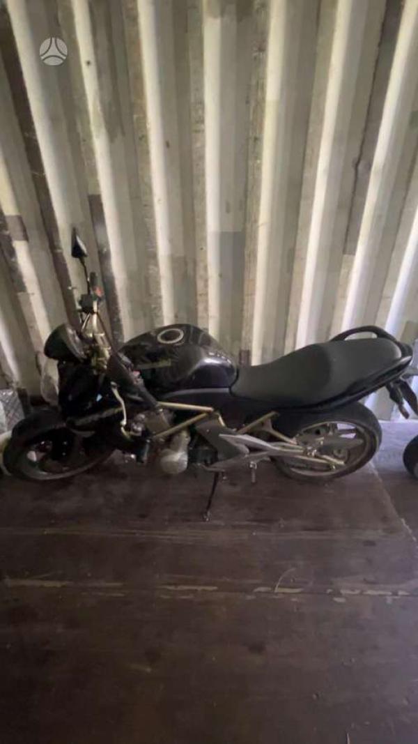 Black Kawasaki ER 2006 in Utena, with an engine capacity of 0.65 L and mileage of 40 thousand km for 2500 €, photo 7 on AUTOMOTO.COM.LV