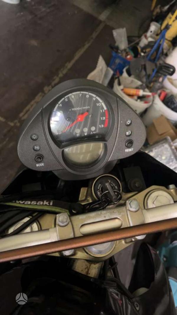 Black Kawasaki ER 2006 in Utena, with an engine capacity of 0.65 L and mileage of 40 thousand km for 2500 €, photo 9 on AUTOMOTO.COM.LV