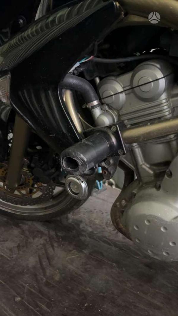 Black Kawasaki ER 2006 in Utena, with an engine capacity of 0.65 L and mileage of 40 thousand km for 2500 €, photo 11 on AUTOMOTO.COM.LV