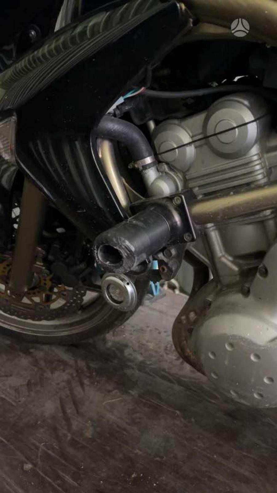 Black Kawasaki ER 2006 in Utena, with an engine capacity of 0.65 L and mileage of 40 thousand km for 2500 €, photo 11 on AUTOMOTO.COM.LV