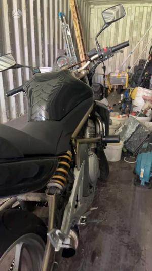 Black Kawasaki ER 2006 in Utena, with an engine capacity of 0.65 L and mileage of 40 thousand km for 2500 €, photo 12 on AUTOMOTO.COM.LV