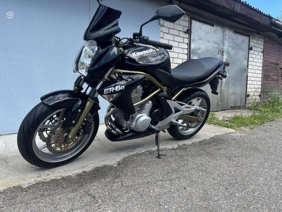 Black Kawasaki ER 2007 in Birstonas, with an engine capacity of 0.65 L and mileage of 24 thousand km for 2350 €, photo 3 on AUTOMOTO.COM.LV