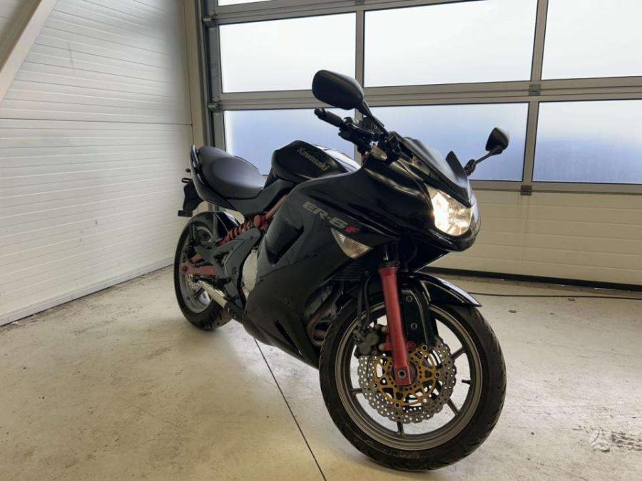 Black Kawasaki ER 2007 in Radviliskis, with an engine capacity of 0.65 L and mileage of 63 thousand km for 1650 €, photo 3 on AUTOMOTO.COM.LV