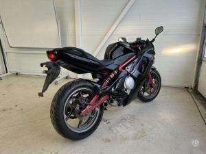 Black Kawasaki ER 2007 in Radviliskis, with an engine capacity of 0.65 L and mileage of 63 thousand km for 1650 €, photo 4 on AUTOMOTO.COM.LV
