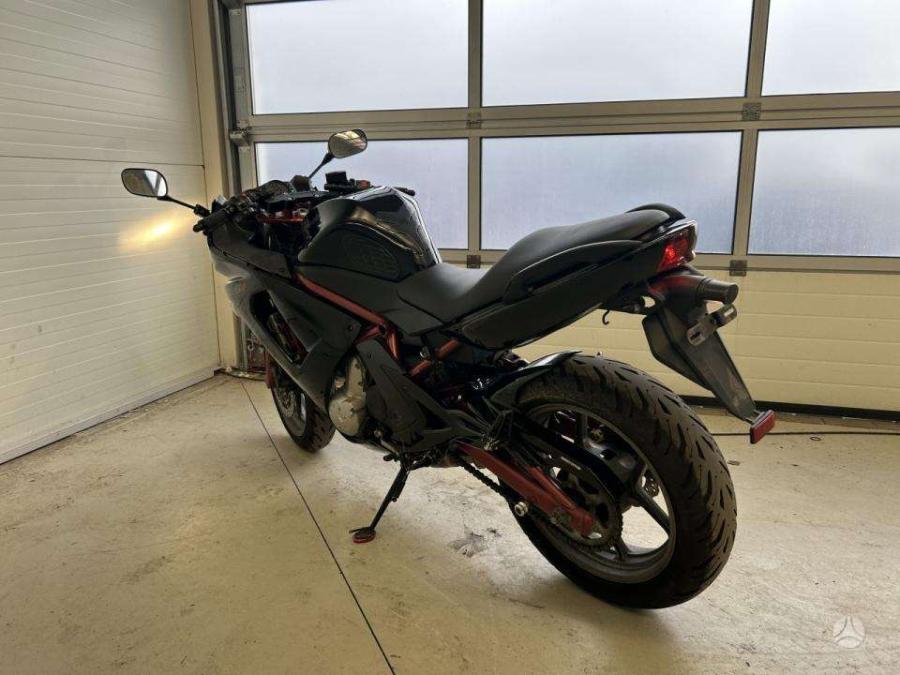 Black Kawasaki ER 2007 in Radviliskis, with an engine capacity of 0.65 L and mileage of 63 thousand km for 1650 €, photo 5 on AUTOMOTO.COM.LV