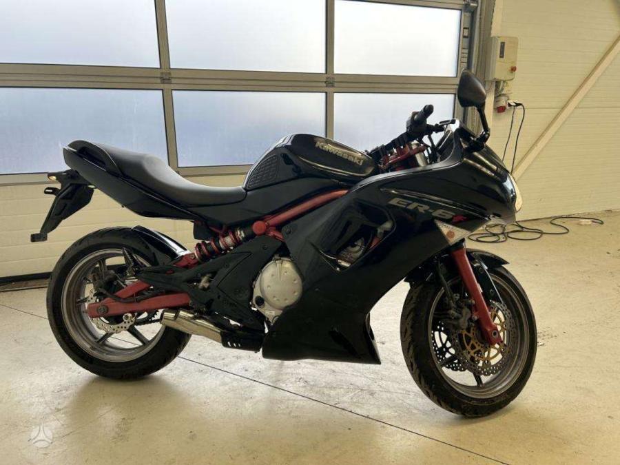 Black Kawasaki ER 2007 in Radviliskis, with an engine capacity of 0.65 L and mileage of 63 thousand km for 1650 €, photo 7 on AUTOMOTO.COM.LV