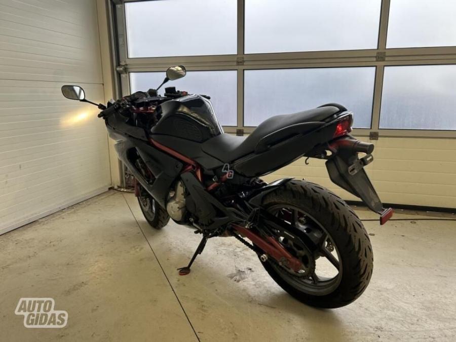 Black Kawasaki ER 2007 in Radviliskis, with an engine capacity of 0.65 L and mileage of 63 thousand km for 1550 €, photo 5 on AUTOMOTO.COM.LV