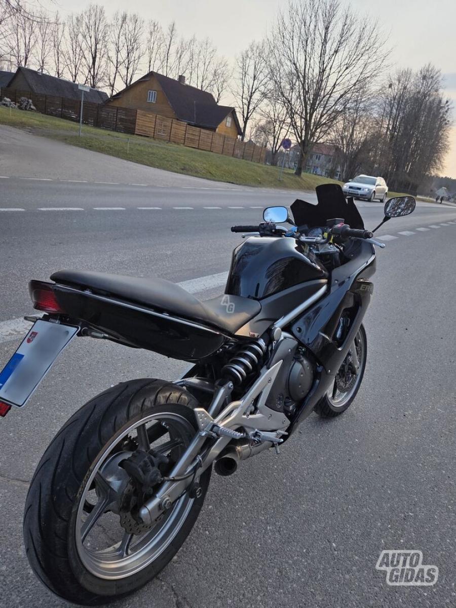 Black Kawasaki ER 2008 in Kaunas, with an engine capacity of 0.65 L and mileage of 43 thousand km for 3000 €, photo 1 on AUTOMOTO.COM.LV