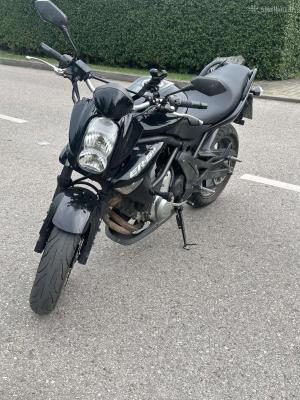 Melns Kawasaki ER 2008 Kauņa, ar dzinēja tilpumu 0.65 L un nobraukumu 40 tūkst. km par 2500 €, foto  vietnē AUTOMOTO.COM.LV