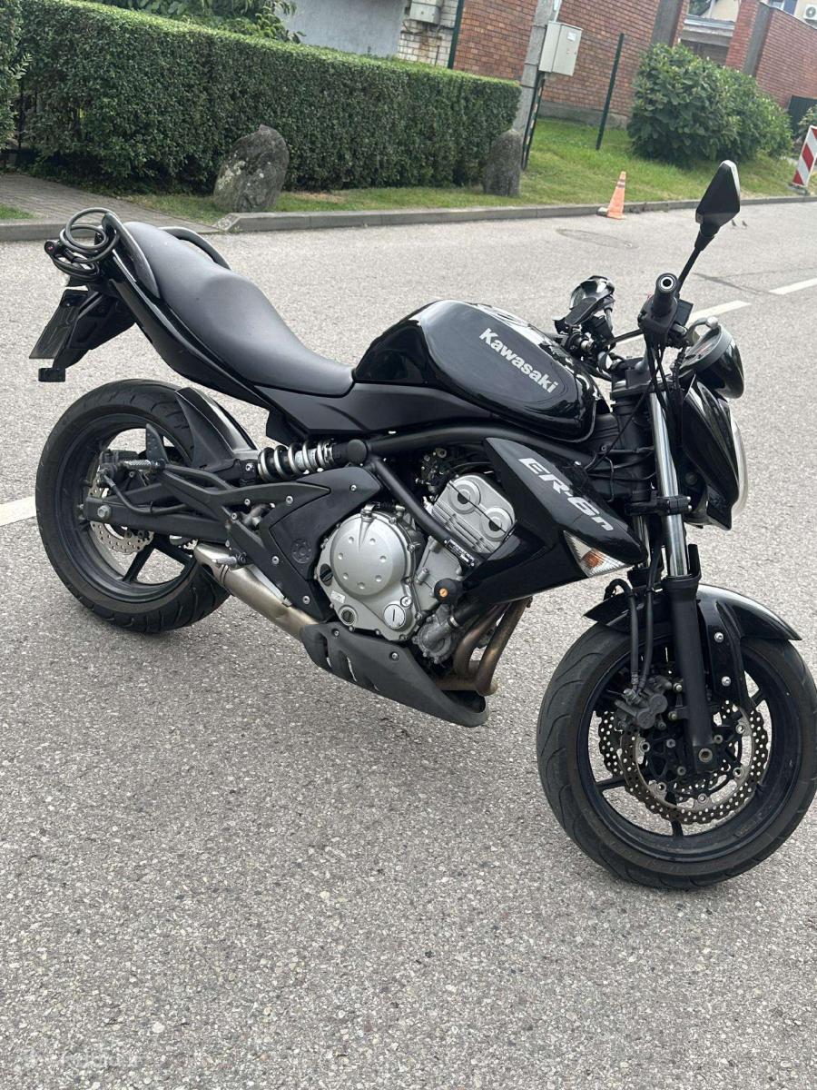 Melns Kawasaki ER 2008 Kauņa, ar dzinēja tilpumu 0.65 L un nobraukumu 40 tūkst. km par 2500 €, foto 3 vietnē AUTOMOTO.COM.LV