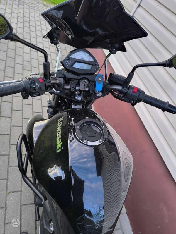 Black Kawasaki ER 2009 in Vilnius, with an engine capacity of 0.65 L and mileage of 52 thousand km for 3000 €, photo 4 on AUTOMOTO.COM.LV