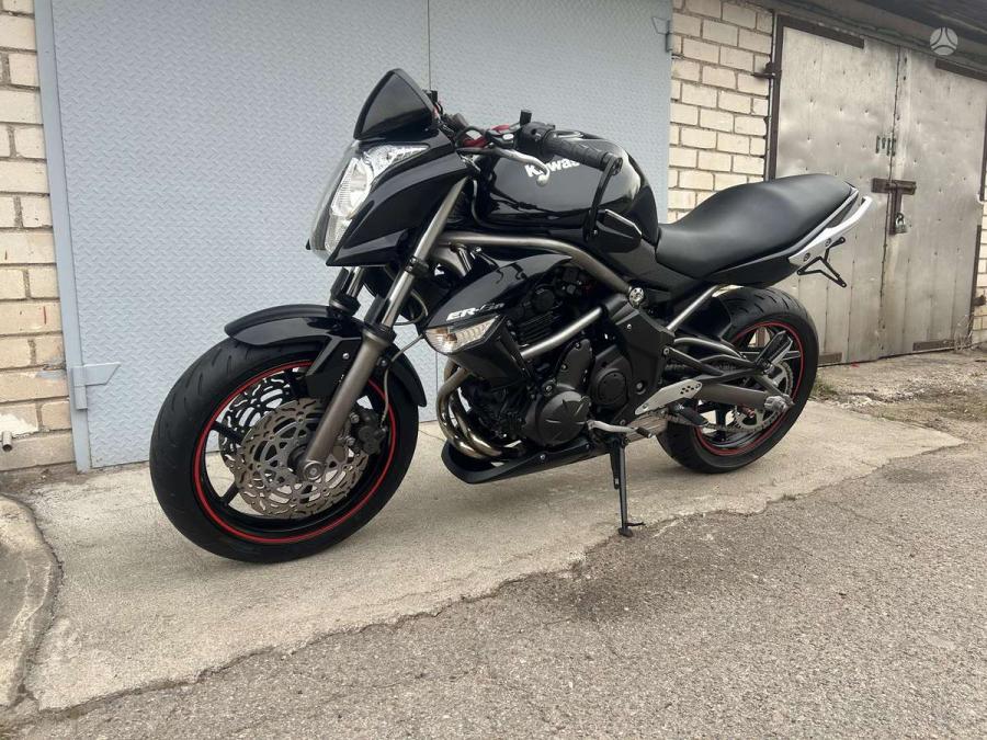 Melns Kawasaki ER 2009 Birštonas, ar dzinēja tilpumu 0.65 L un nobraukumu 32 tūkst. km par 3150 €, foto 3 vietnē AUTOMOTO.COM.LV