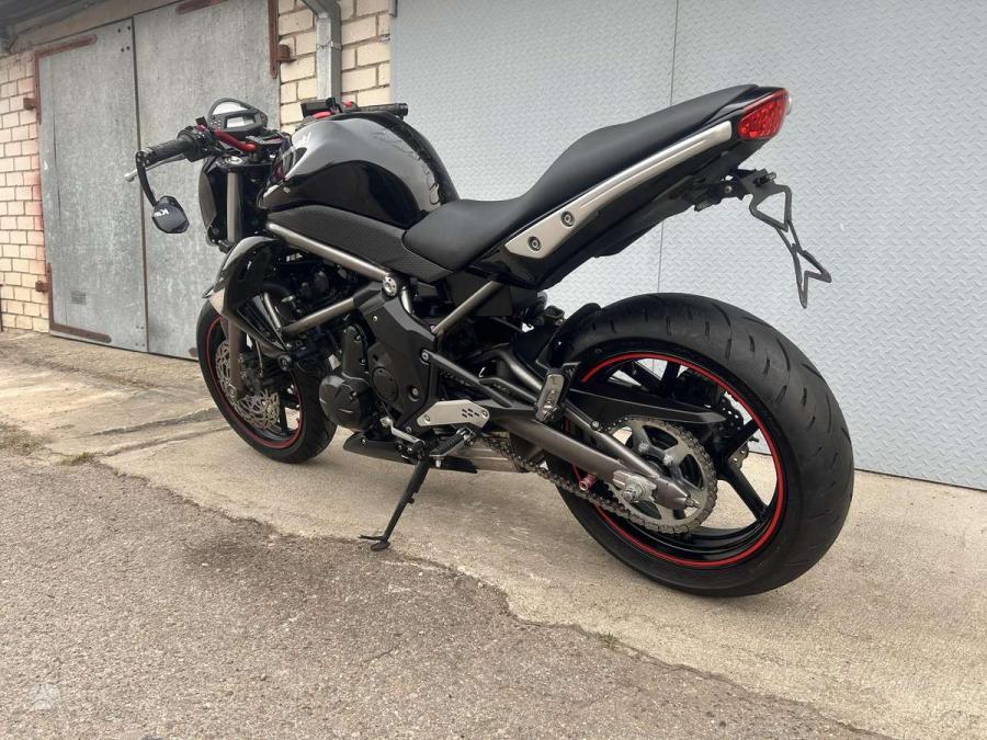 Melns Kawasaki ER 2009 Birštonas, ar dzinēja tilpumu 0.65 L un nobraukumu 32 tūkst. km par 3150 €, foto 6 vietnē AUTOMOTO.COM.LV