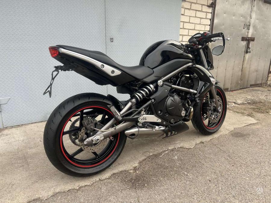 Melns Kawasaki ER 2009 Birštonas, ar dzinēja tilpumu 0.65 L un nobraukumu 32 tūkst. km par 3150 €, foto 7 vietnē AUTOMOTO.COM.LV