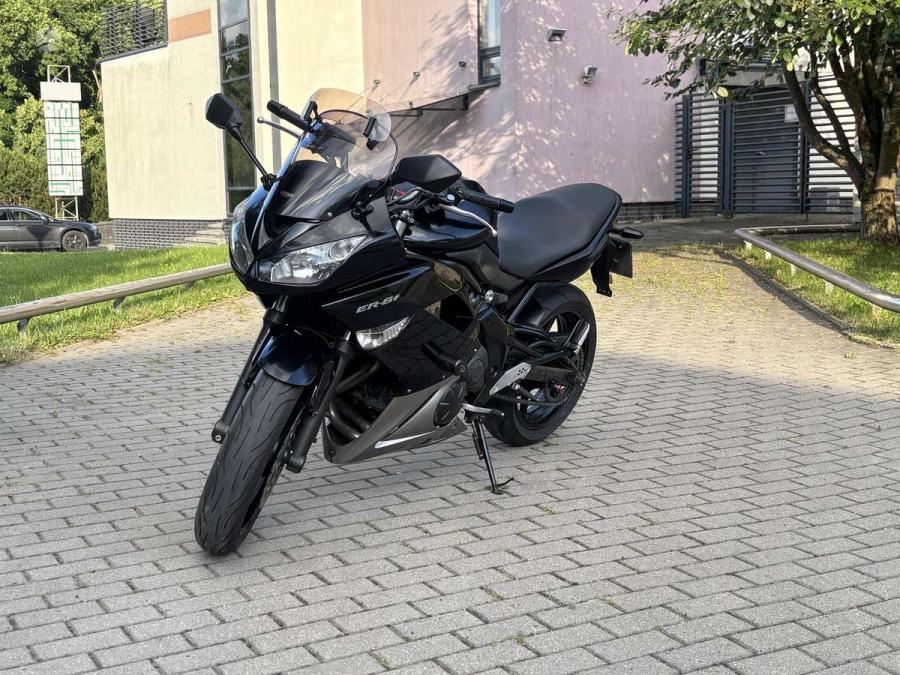 Black Kawasaki ER 2010 in Vilnius, with an engine capacity of 0.65 L and mileage of 81 thousand km for 2500 €, photo 1 on AUTOMOTO.COM.LV