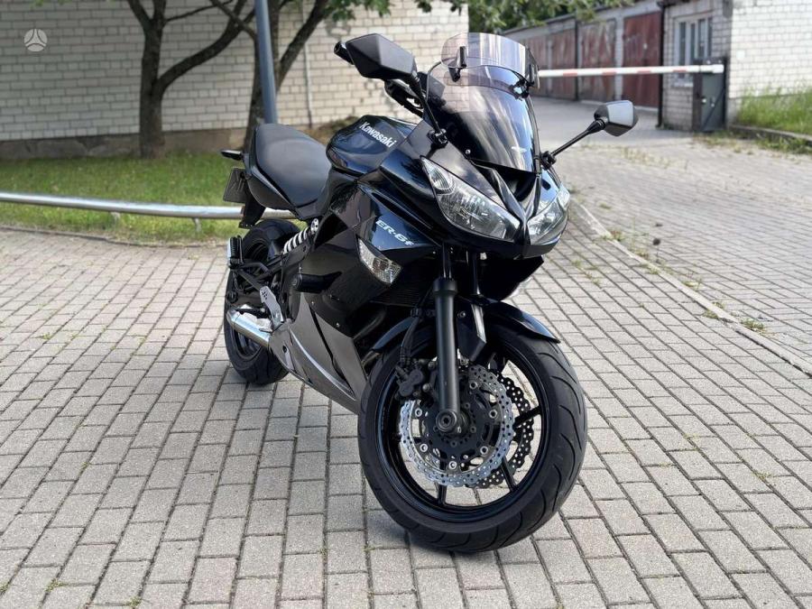 Black Kawasaki ER 2010 in Vilnius, with an engine capacity of 0.65 L and mileage of 81 thousand km for 2500 €, photo 4 on AUTOMOTO.COM.LV