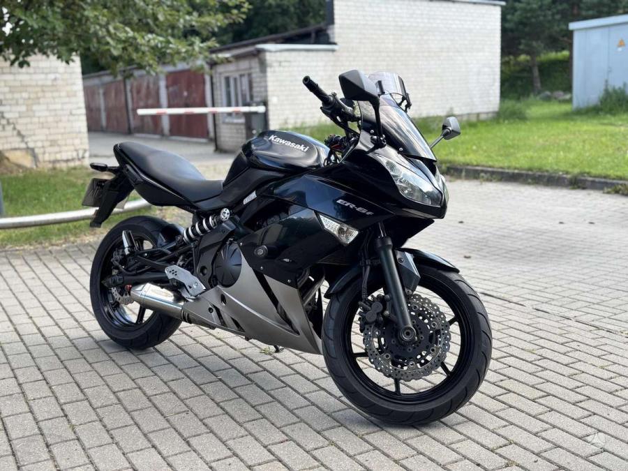 Black Kawasaki ER 2010 in Vilnius, with an engine capacity of 0.65 L and mileage of 81 thousand km for 2500 €, photo 5 on AUTOMOTO.COM.LV