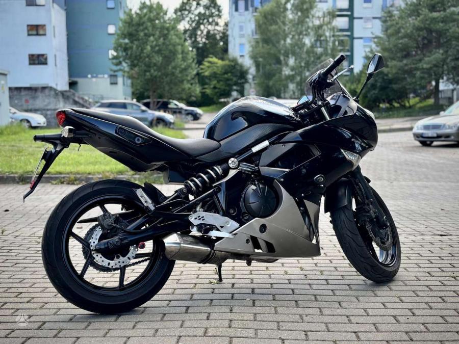 Black Kawasaki ER 2010 in Vilnius, with an engine capacity of 0.65 L and mileage of 81 thousand km for 2500 €, photo 6 on AUTOMOTO.COM.LV