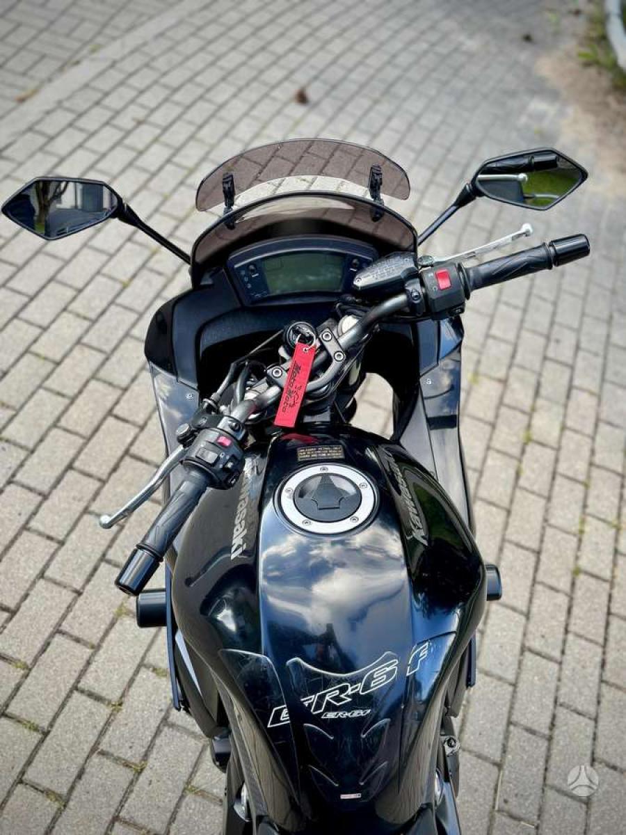 Black Kawasaki ER 2010 in Vilnius, with an engine capacity of 0.65 L and mileage of 81 thousand km for 2500 €, photo 7 on AUTOMOTO.COM.LV