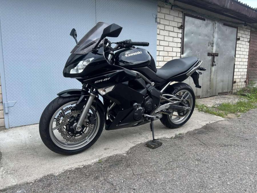Black Kawasaki ER 2010 in Birstonas, with an engine capacity of 0.65 L and mileage of 30 thousand km for 2999 €, photo 3 on AUTOMOTO.COM.LV