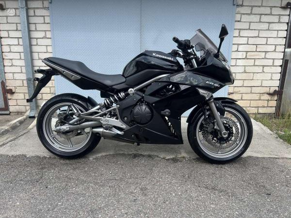 Black Kawasaki ER 2010 in Birstonas, with an engine capacity of 0.65 L and mileage of 30 thousand km for 2999 €, photo 3 on AUTOMOTO.COM.LV