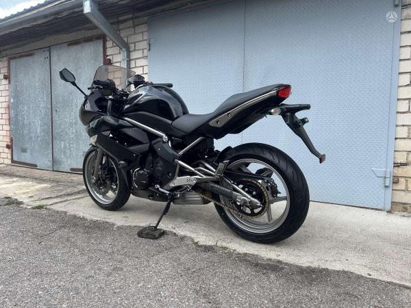 Black Kawasaki ER 2010 in Birstonas, with an engine capacity of 0.65 L and mileage of 30 thousand km for 2999 €, photo 6 on AUTOMOTO.COM.LV