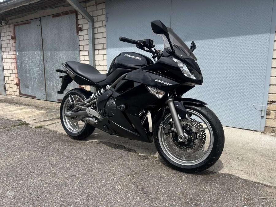 Black Kawasaki ER 2010 in Birstonas, with an engine capacity of 0.65 L and mileage of 30 thousand km for 2999 €, photo 10 on AUTOMOTO.COM.LV