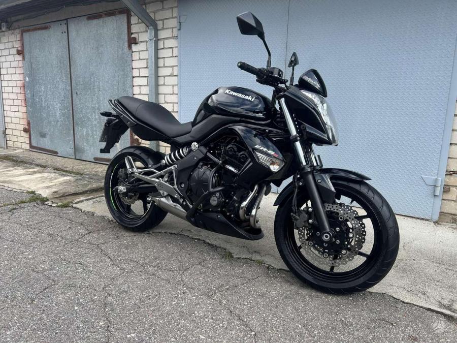 Black Kawasaki ER 2010 in Birstonas, with an engine capacity of 0.65 L and mileage of 32 thousand km for 2999 €, photo 1 on AUTOMOTO.COM.LV
