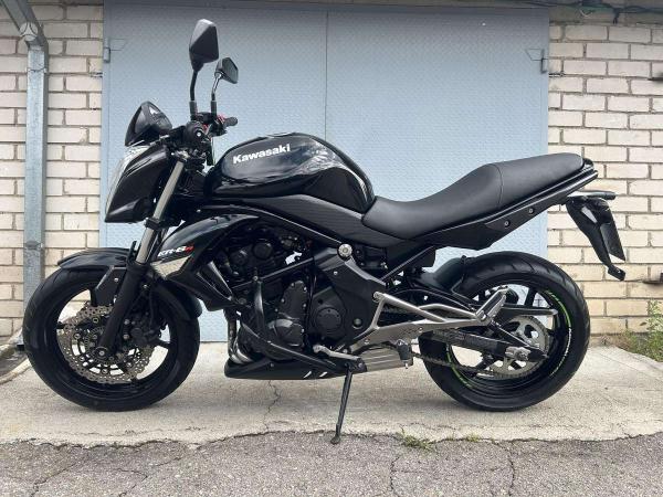 Black Kawasaki ER 2010 in Birstonas, with an engine capacity of 0.65 L and mileage of 32 thousand km for 2999 €, photo 3 on AUTOMOTO.COM.LV