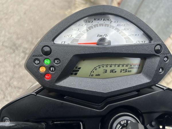 Black Kawasaki ER 2010 in Birstonas, with an engine capacity of 0.65 L and mileage of 32 thousand km for 2999 €, photo 8 on AUTOMOTO.COM.LV