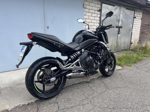 Black Kawasaki ER 2010 in Birstonas, with an engine capacity of 0.65 L and mileage of 32 thousand km for 2999 €, photo 5 on AUTOMOTO.COM.LV