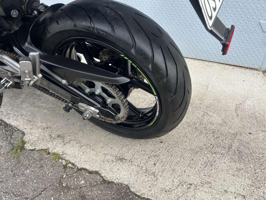 Black Kawasaki ER 2010 in Birstonas, with an engine capacity of 0.65 L and mileage of 32 thousand km for 2999 €, photo 8 on AUTOMOTO.COM.LV