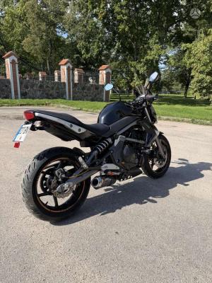 Black Kawasaki ER 2010 in Vilnius, with an engine capacity of 0.65 L and mileage of 26 thousand km for 3000 €, photo 4 on AUTOMOTO.COM.LV
