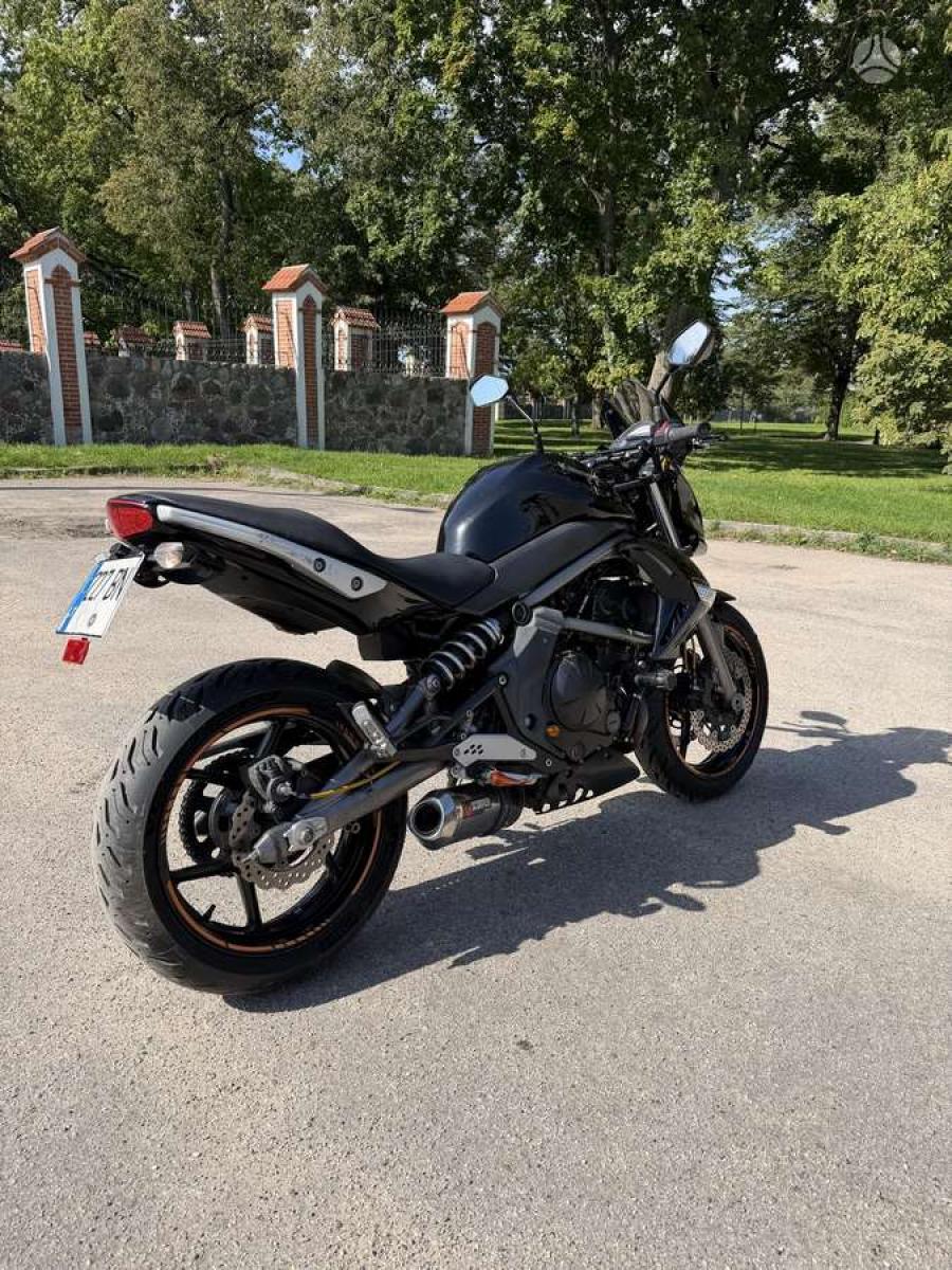 Black Kawasaki ER 2010 in Vilnius, with an engine capacity of 0.65 L and mileage of 26 thousand km for 3000 €, photo 4 on AUTOMOTO.COM.LV