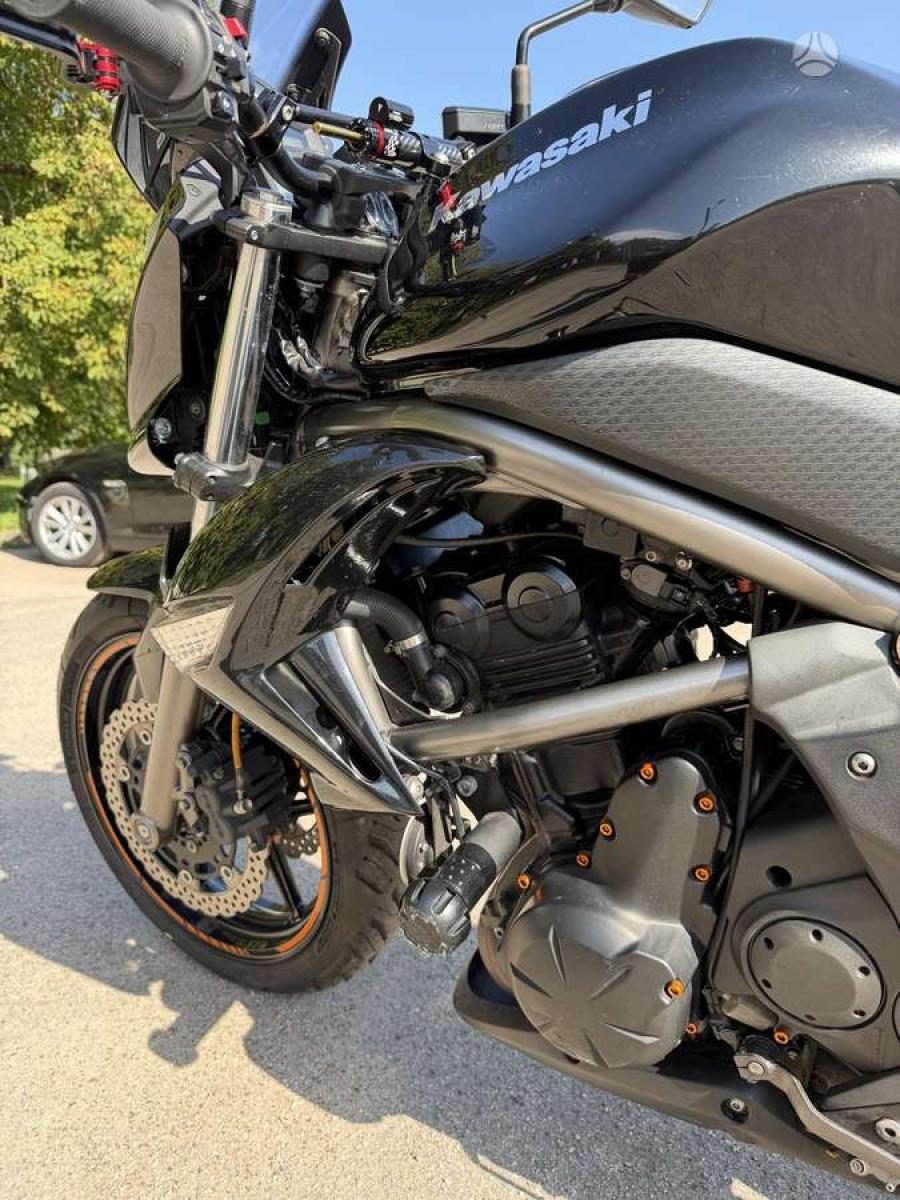 Black Kawasaki ER 2010 in Vilnius, with an engine capacity of 0.65 L and mileage of 26 thousand km for 3000 €, photo 6 on AUTOMOTO.COM.LV