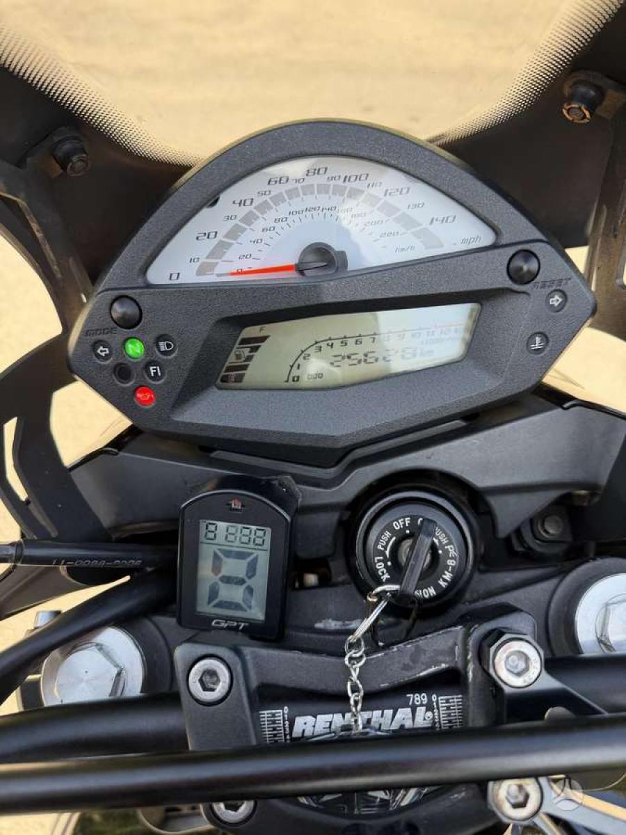 Black Kawasaki ER 2010 in Vilnius, with an engine capacity of 0.65 L and mileage of 26 thousand km for 3000 €, photo 11 on AUTOMOTO.COM.LV
