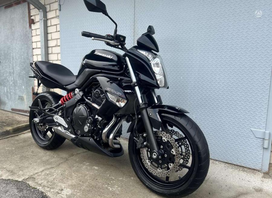 Black Kawasaki ER 2011 in Birstonas, with an engine capacity of 0.65 L and mileage of 23 thousand km for 2950 €, photo 1 on AUTOMOTO.COM.LV