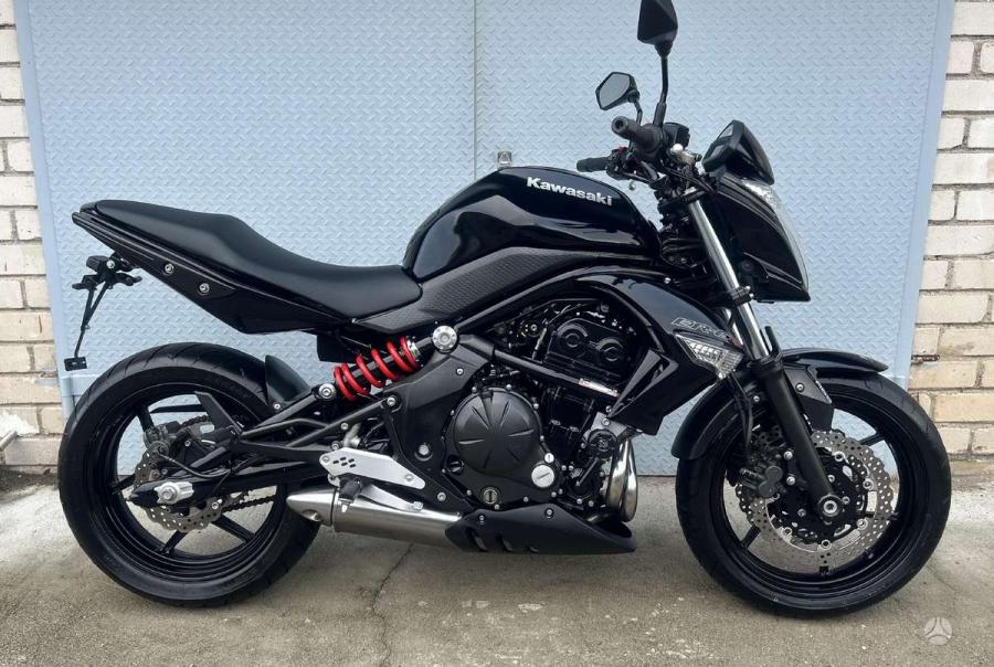 Black Kawasaki ER 2011 in Birstonas, with an engine capacity of 0.65 L and mileage of 23 thousand km for 2950 €, photo 3 on AUTOMOTO.COM.LV