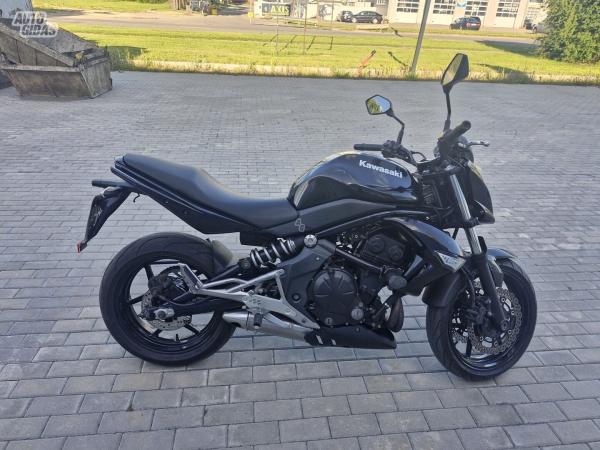 Black Kawasaki ER 2011 in Kaunas, with an engine capacity of 0.65 L and mileage of 46 thousand km for 2700 €, photo 2 on AUTOMOTO.COM.LV