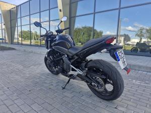 Black Kawasaki ER 2011 in Kaunas, with an engine capacity of 0.65 L and mileage of 46 thousand km for 2700 €, photo 5 on AUTOMOTO.COM.LV