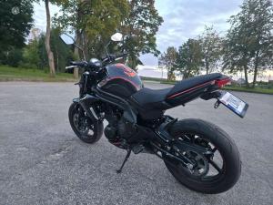 Melns Kawasaki ER 2012 Šauļi, ar dzinēja tilpumu 0.65 L un nobraukumu 19 tūkst. km par 2100 €, foto 6 vietnē AUTOMOTO.COM.LV
