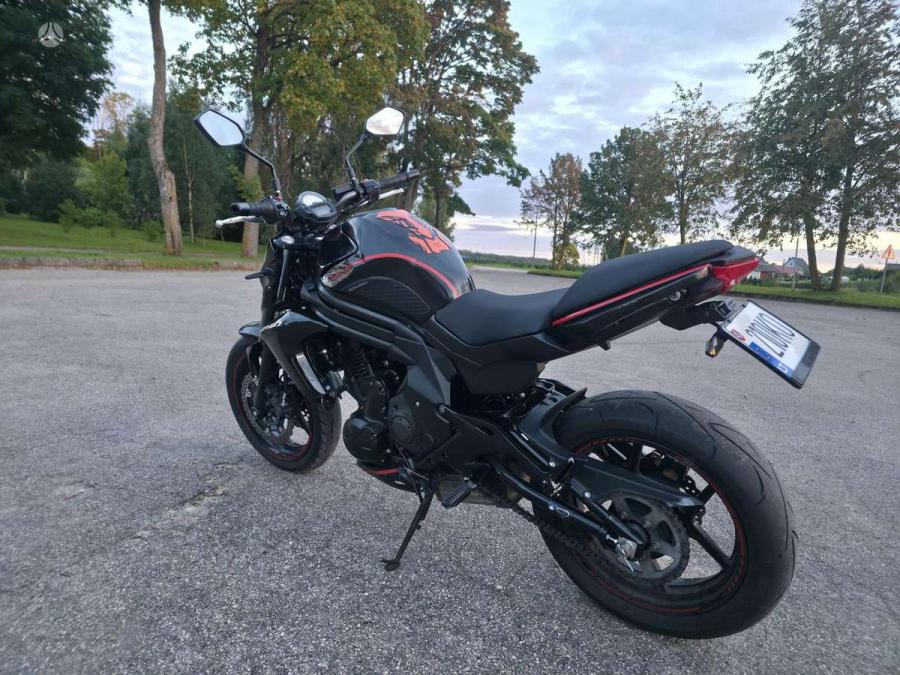Melns Kawasaki ER 2012 Šauļi, ar dzinēja tilpumu 0.65 L un nobraukumu 19 tūkst. km par 2100 €, foto 6 vietnē AUTOMOTO.COM.LV