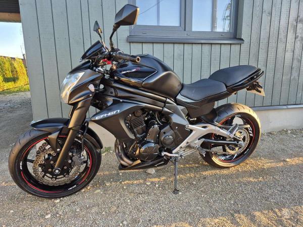 Black Kawasaki ER 2013 in Siauliai, with an engine capacity of 0.65 L and mileage of 34 thousand km for 3150 €, photo 3 on AUTOMOTO.COM.LV