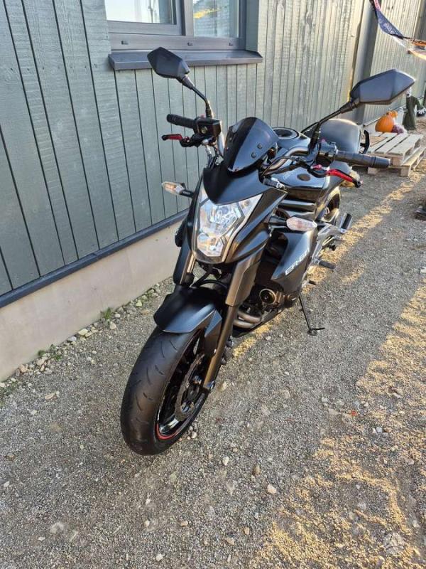 Black Kawasaki ER 2013 in Siauliai, with an engine capacity of 0.65 L and mileage of 34 thousand km for 3150 €, photo 6 on AUTOMOTO.COM.LV