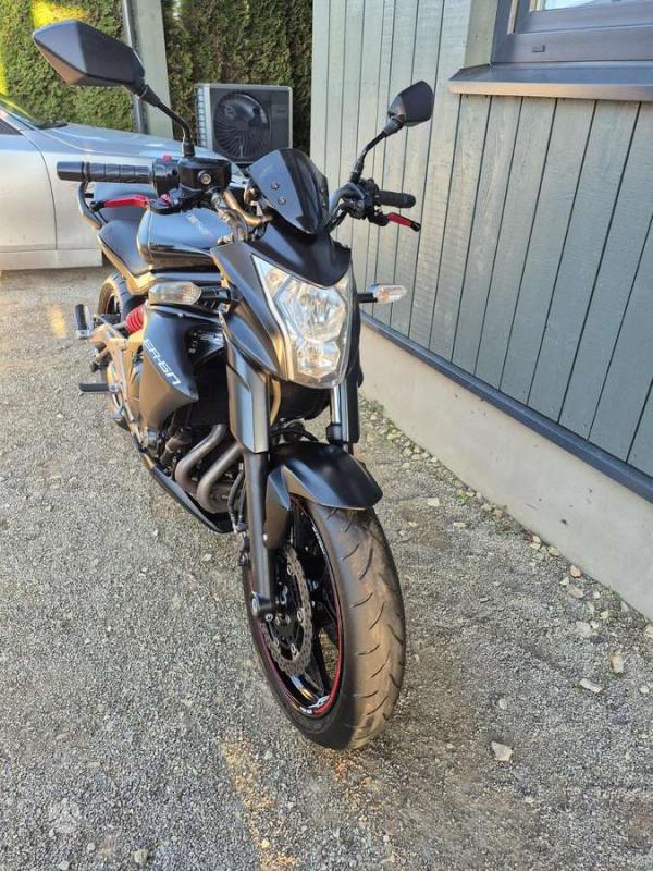 Black Kawasaki ER 2013 in Siauliai, with an engine capacity of 0.65 L and mileage of 34 thousand km for 3150 €, photo 7 on AUTOMOTO.COM.LV