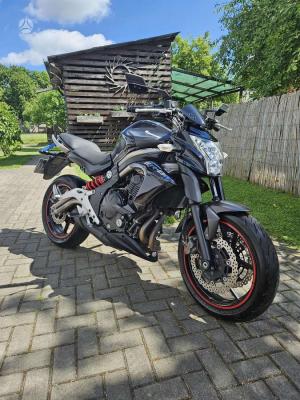 Melns Kawasaki ER 2013 Šauļi, ar dzinēja tilpumu 0.65 L un nobraukumu 37 tūkst. km par 3100 €, foto  vietnē AUTOMOTO.COM.LV