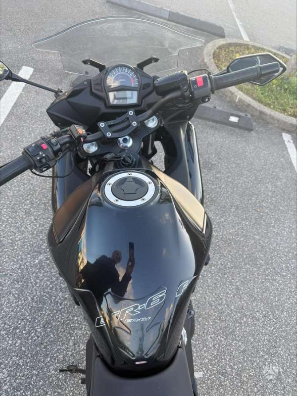Black Kawasaki ER 2013 in Klaipeda, with an engine capacity of 0.65 L and mileage of 24 thousand km for 3900 €, photo 6 on AUTOMOTO.COM.LV
