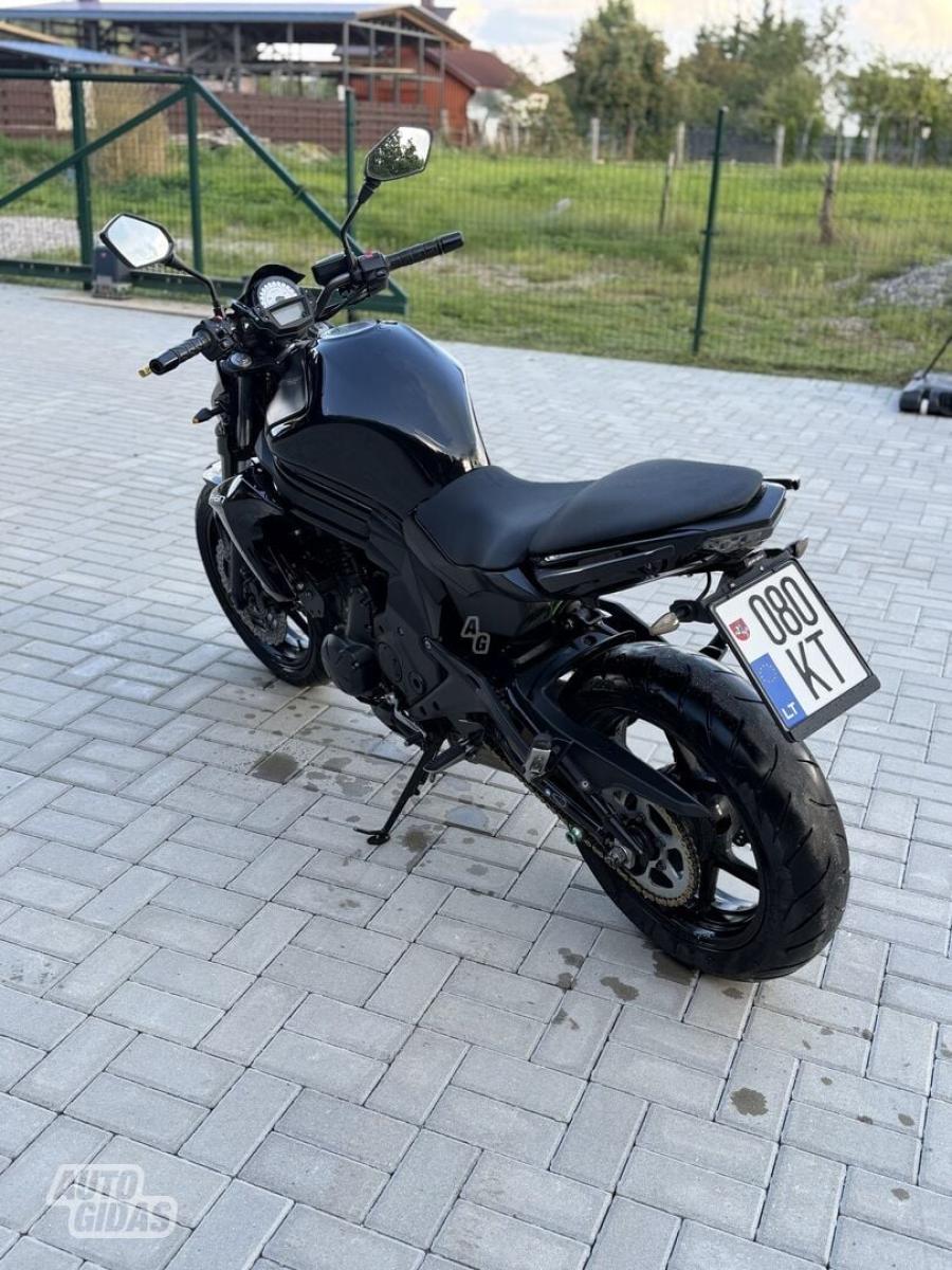 Melns Kawasaki ER 2014 Tauragė, ar dzinēja tilpumu 0.65 L un nobraukumu 32 tūkst. km par 3400 €, foto 4 vietnē AUTOMOTO.COM.LV